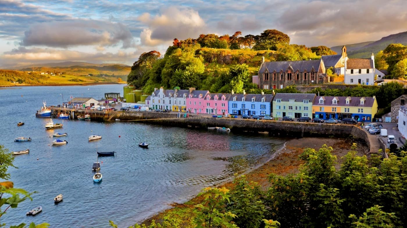 Scottish Ferries: CalMac & NorthLink | Venture Highland